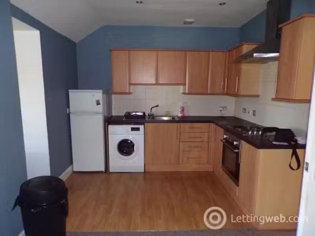 Unique 2 BR Property to rent in George Street, Dunoon, Argyll.