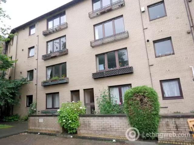 Unique 2 BR Property to rent in Gilmours Entry, Newington, Edi.