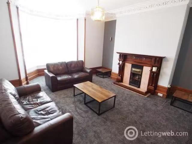 Cheap 2 BR Property to rent in Gray Street, Aberdeen, AB10