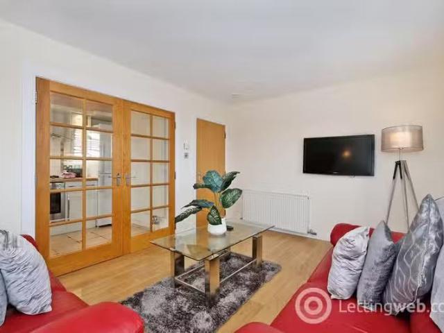 Cheap 2 BR Property to rent in Great Northern Road, Aberdeen