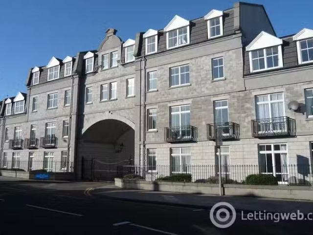 Cheap 2 BR Property to rent in Great Western Road, Balmoral Sq.