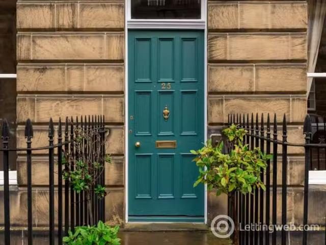 Cheap 2 BR Property to rent in Danube Street, Edinburgh