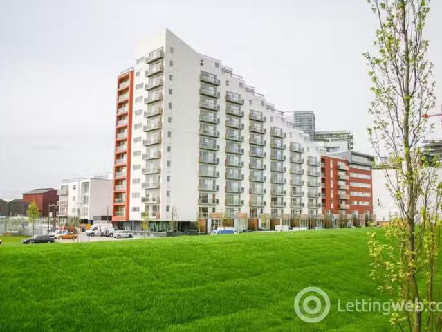 Charming 2 BR Property to rent in Flat 4/4 303 Glasgow Harbour.