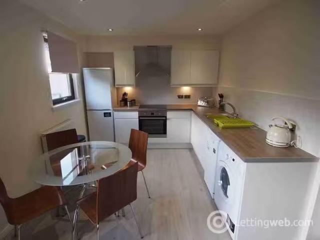 Unique 2 BR Property to rent in Flat Kingswells Avenue, Kingsw.