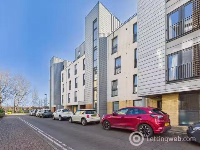 Nice 2 BR Property to rent in Kimmerghame Drive, Fettes, Edinb.