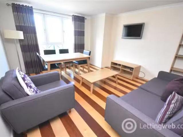 Unique 2 BR Property to rent in Kings Gate, West End, Aberdeen.
