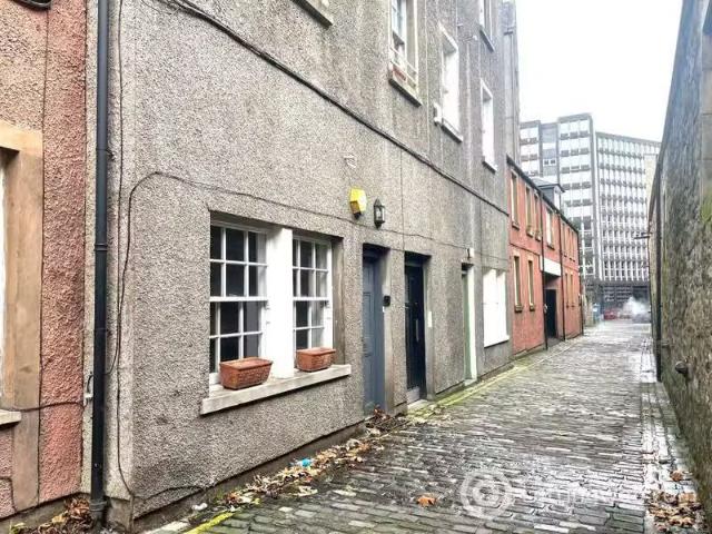 Just in! 2 BR Property to rent in Kings Stables Lane, Grassmar.