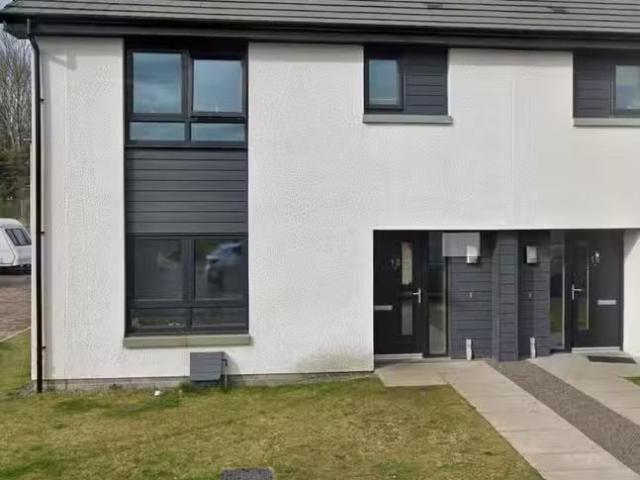 Cheap 2 BR Property to rent in Hamish Henderson Place, Blairgo.