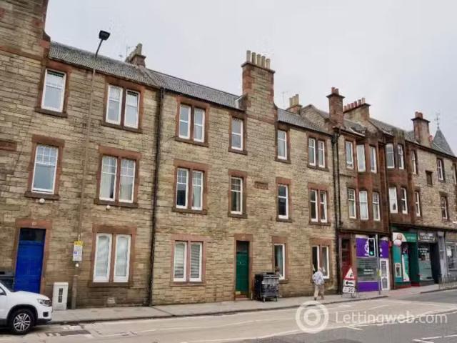 Cheap 2 BR Property to rent in Marischal Place, Blackhall, Edi.