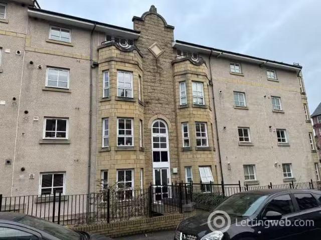 Cheap 2 BR Property to rent in Mc Donald Road, Edinburgh, Midl.