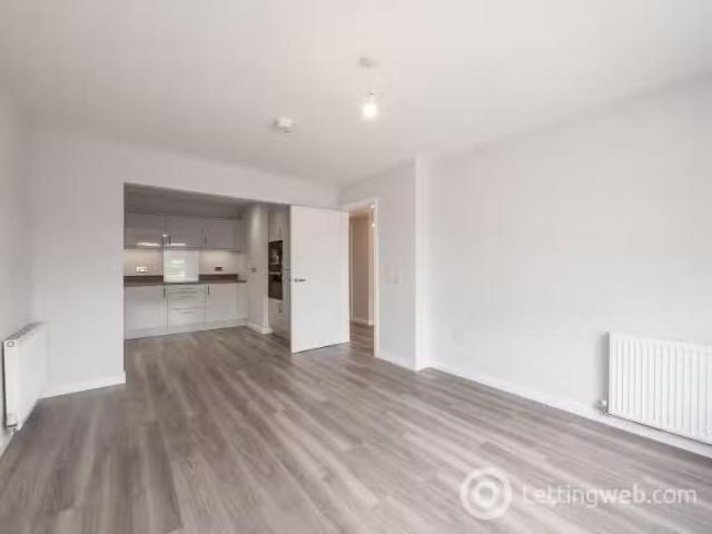 Cheap 2 BR Property to rent in Meadow Place Road, Edinburgh, E.