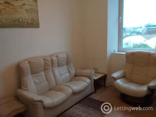 Rental! 2 BR Property to rent in Menzies Road, Torry, Aberdeen.
