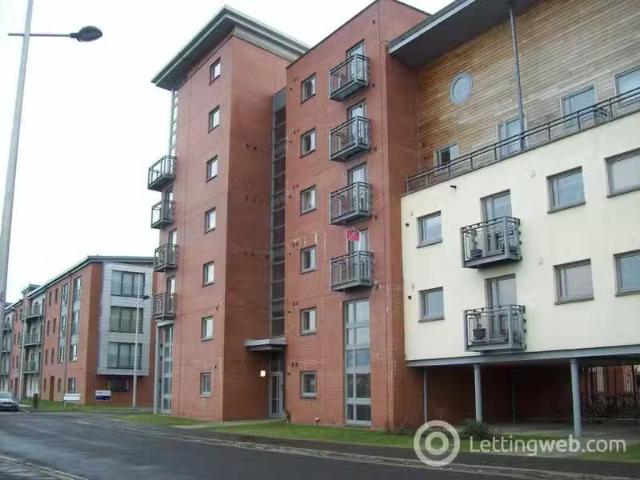 Unique 2 BR Property to rent in South Victoria Dock Road, Dundee