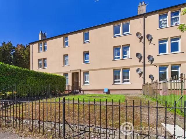 Cheap 2 BR Property to rent in Sandeman Street, Stobswell, Dun.