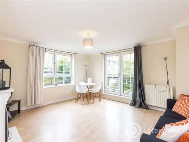 Charming 2 BR Property to rent in Springfield Street, Edinburg.