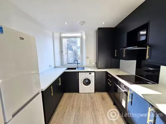 Deal! 2 BR Property to rent in St Andrew Street, City Centre.