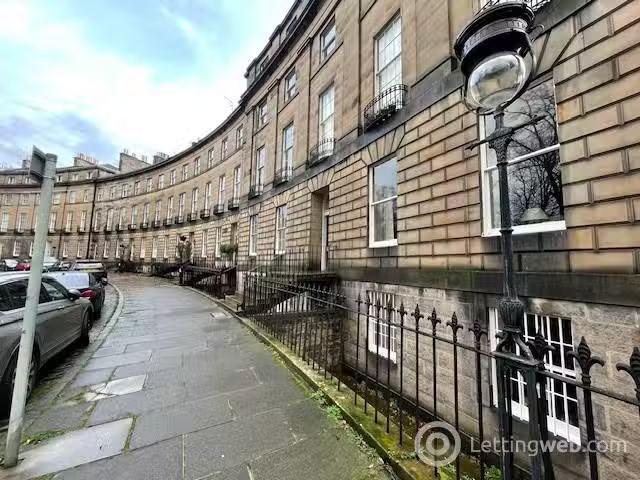 Cheap 2 BR Property to rent in Royal Circus, New Town, Edinbu.