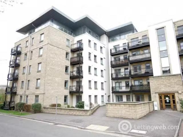 Charming 2 BR Property to rent in Robertson Gait, Slateford, E.