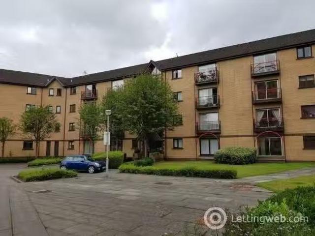 Just in! 2 BR Property to rent in Riverview Gardens, Glasgow, G5