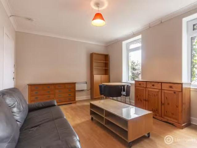 Cheap 2 BR Property to rent in West Pilton Avenue, Edinburgh.