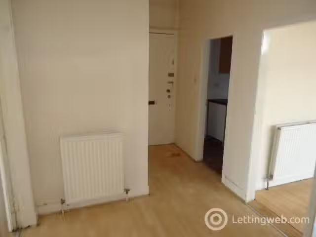 Cozy 2 BR Property to rent in West Street, Paisley, Renfrewshi.