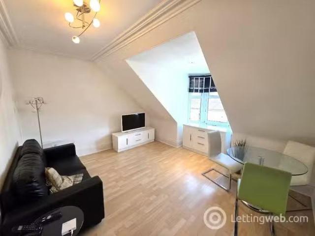 Cheap 2 BR Property to rent in Thistle Street, City Centre, Ab.
