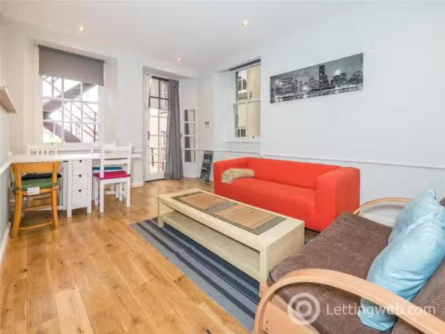 Cozy 2 BR Property to rent in Thistle Street Lane South West.