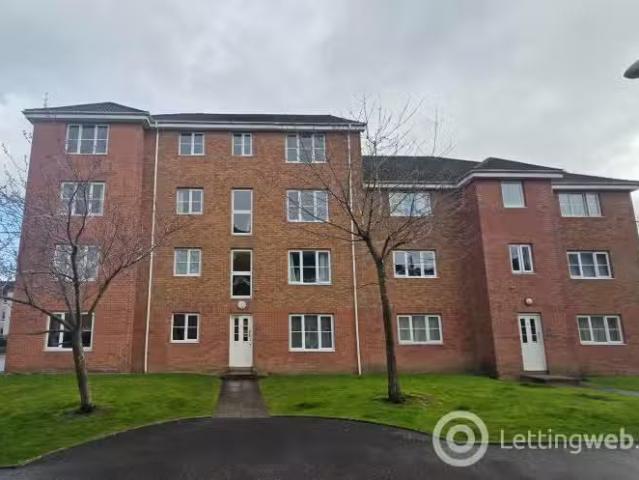 Nice 2 BR Property to rent in Tullis Gardens, Glasgow, G40