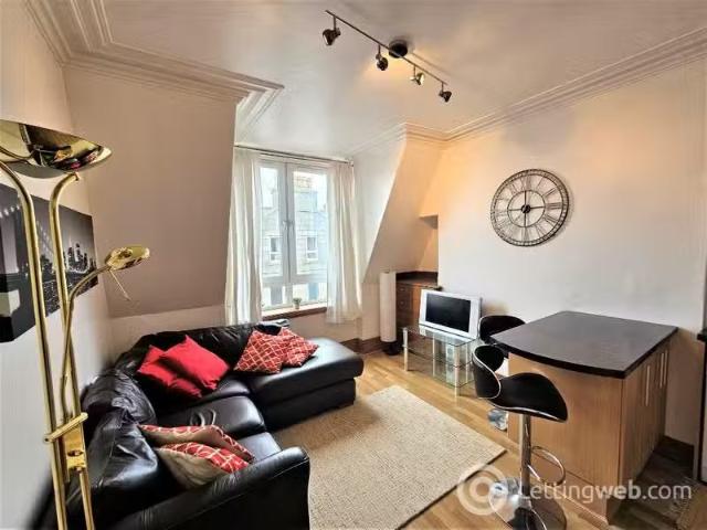 Nice 2 BR Property to rent in Urquhart Road, City Centre, Aber.