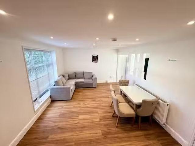 Deal! 3 BA 1 bedroom house share for rent in Loughton, IG 10.
