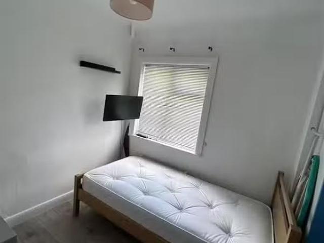 Charming 3 BA 1 bedroom house share for rent in Mitchell Avenu.