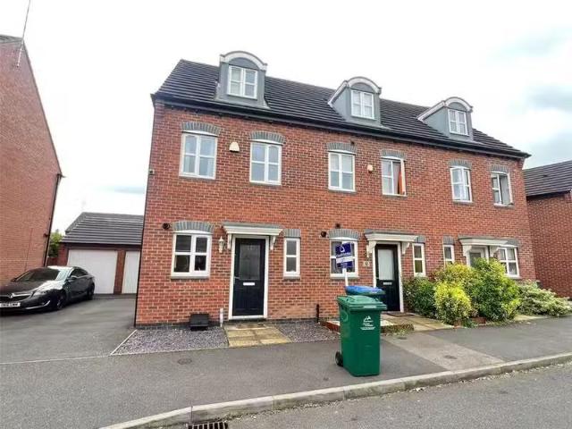 Charming 3 BA 3 bedroom End Terrace House to rent, Dragoon Roa.