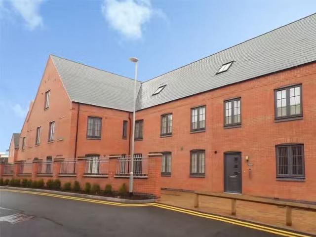 Rental! 3 BA 3 bedroom Flat to rent, Co Op Close, Barwell, LE9.