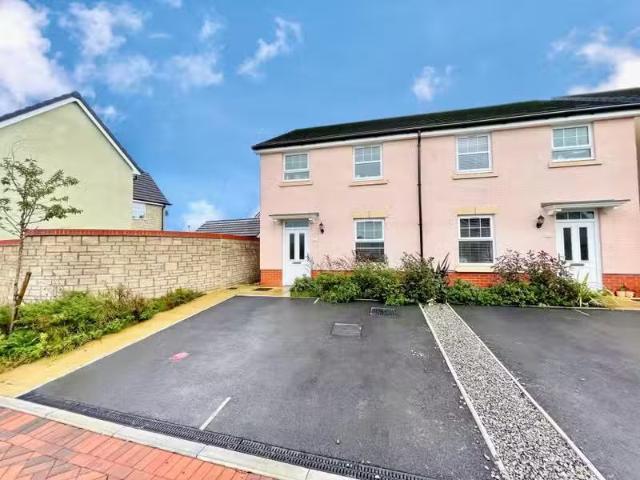 Unique 3 BA 3 bedroom house for rent in Cae Ffynnon, Cowbridge.
