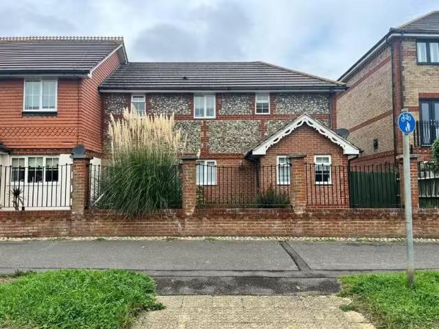 Rental! 3 BA 3 bedroom semi detached house for rent in Golden.
