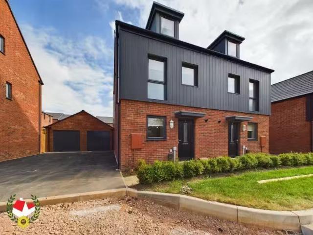 Cheap 3 BA 3 bedroom semi detached house for rent in Williams.