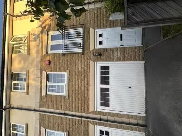 Just in! 3 BA 4 bedroom terraced house for rent in Annie Smith.