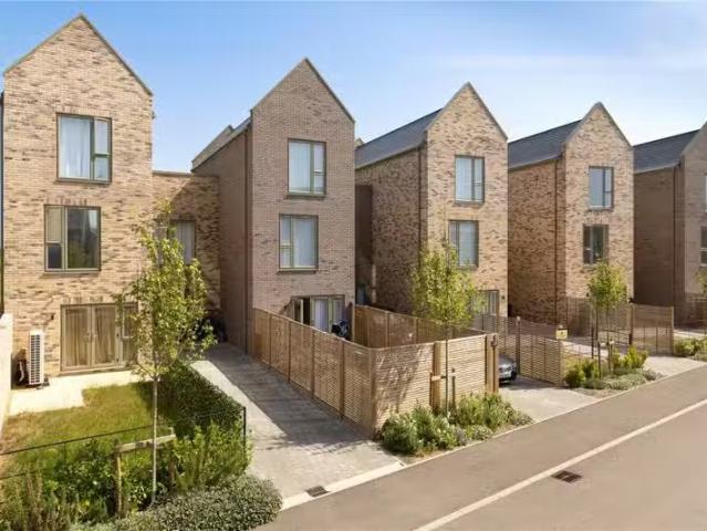 Cheap 3 BA 4 bedroom terraced house for rent in Gillyflower La.