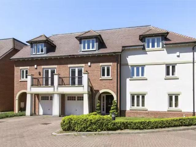 Cheap 3 BA 4 bedroom property to let in Goodacre Close, Weybri.