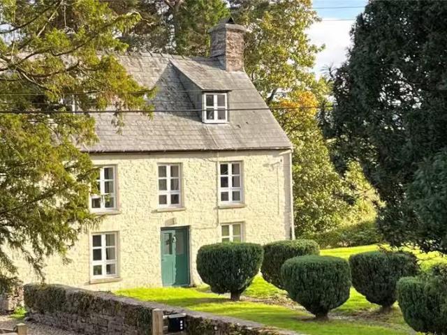 Cozy 3 BA 5 bedroom detached house for rent in Talachddu Farm.