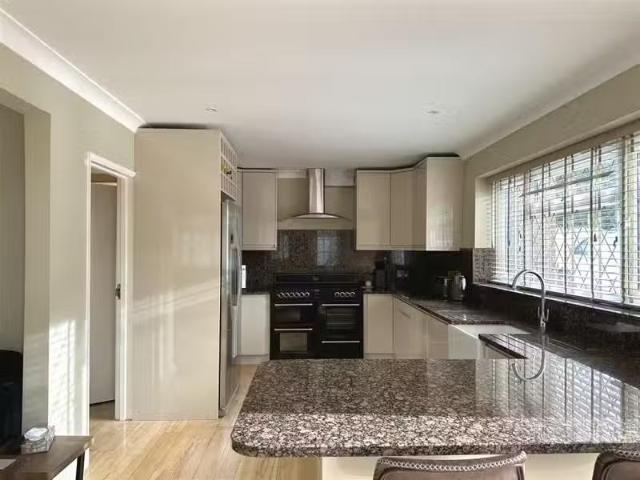 New 3 BA 5 bedroom detached house for rent in Barrowfield Driv.