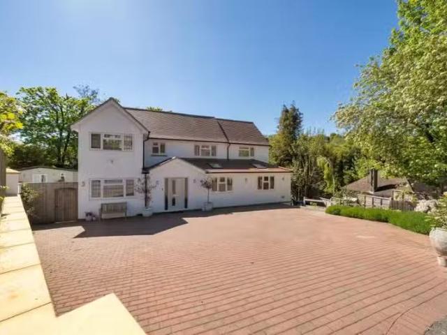 Cheap 3 BA 5 bedroom detached house for rent in Deansfield Cat.