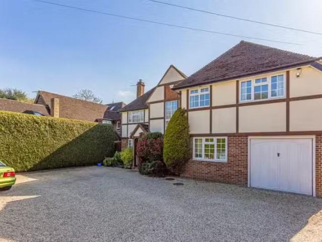 Cheap 3 BA 5 bedroom detached house for rent in Eghams Wood Ro.