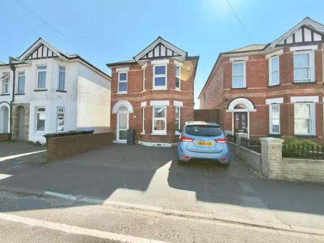 Unique 3 bedroom detached house for rent in Capstone Road, Bou.