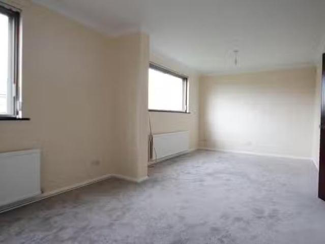 Cozy 3 bedroom detached house for rent in Chestnut Way, Merthy.