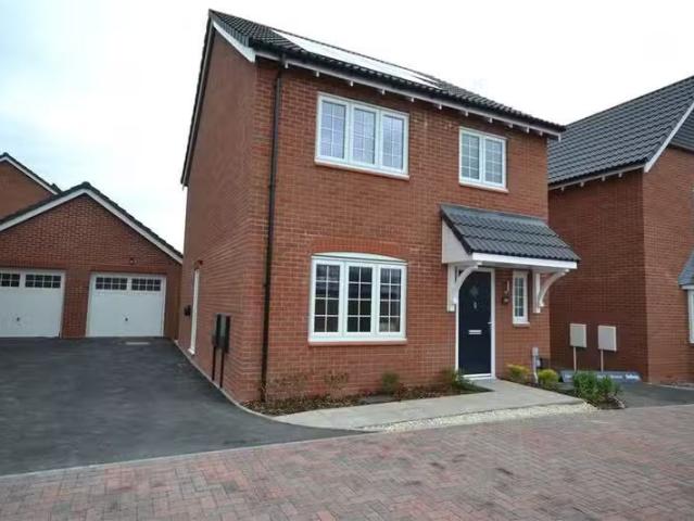 Charming 3 bedroom Detached House to rent, Hornbeam Way, Staff.