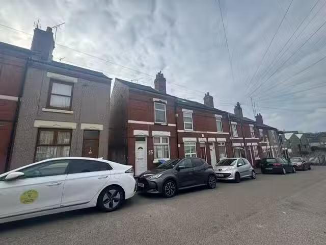 Unique 3 bedroom end of terrace house for rent in Irving Road.