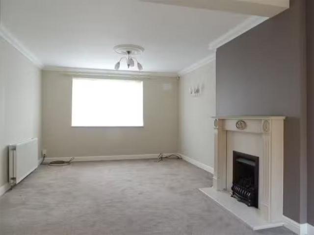 For Rent! 3 bedroom end of terrace house for rent in Two Mile.