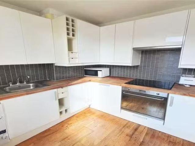 Just in! 3 bedroom flat to rent in NW10