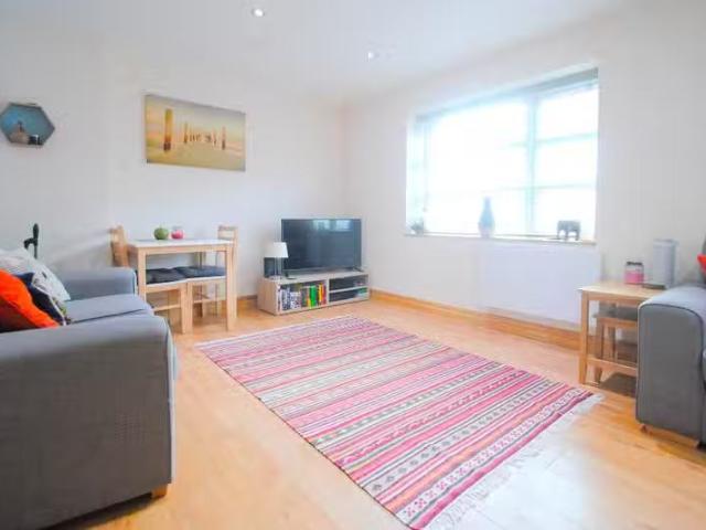 Charming 3 bedroom flat for rent in Vitrum, 4 Lansdowne Lane.